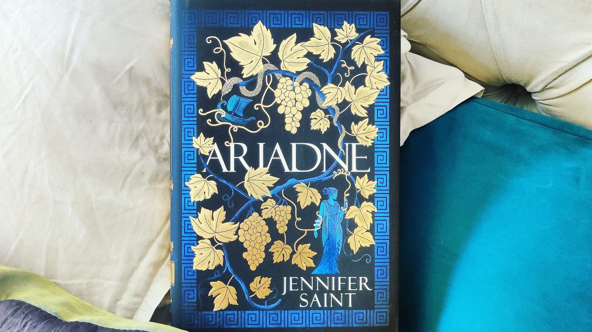 Review: Ariadne – Amina’s Bookshelf
