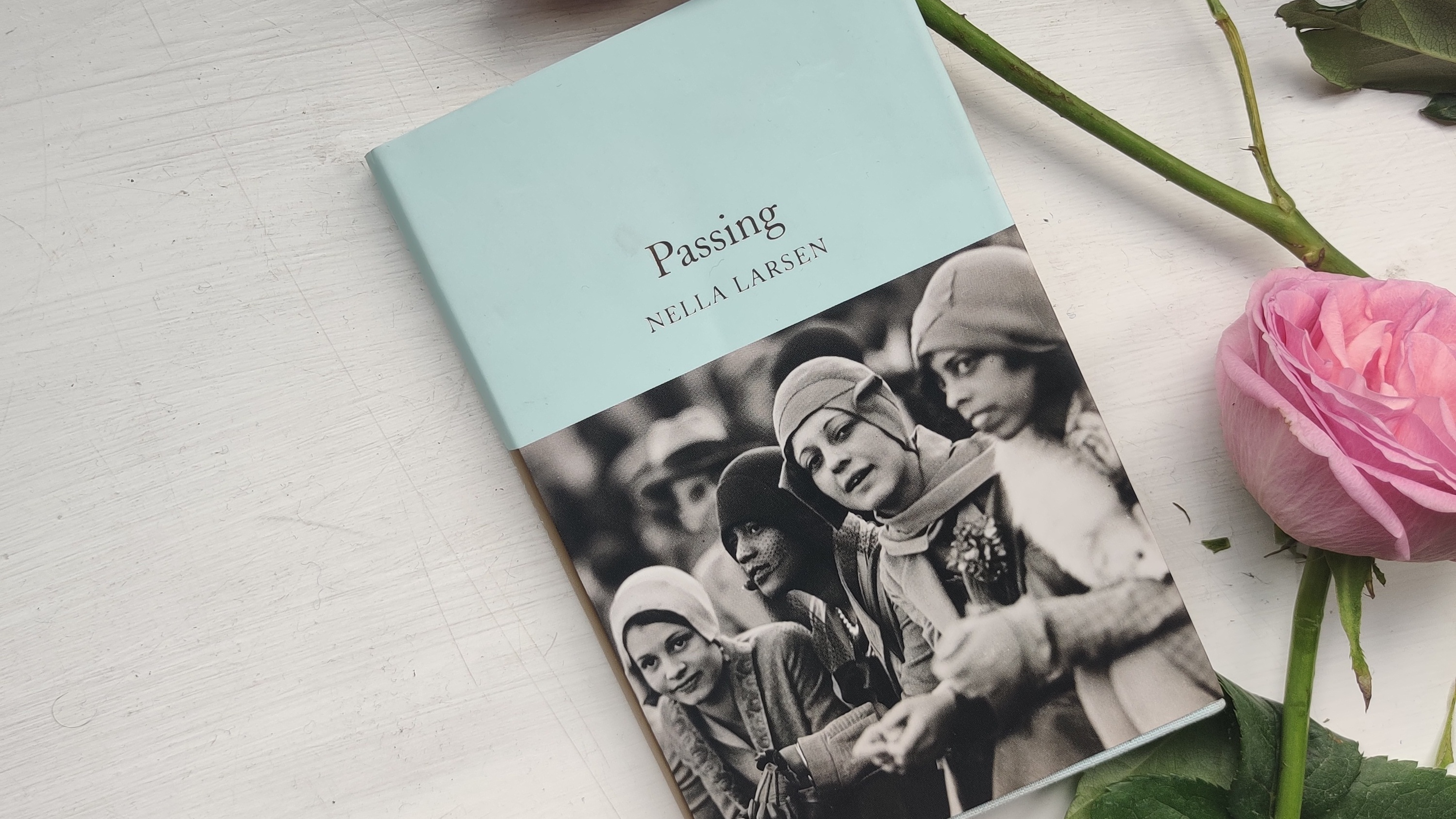 Review: Passing – Amina’s Bookshelf